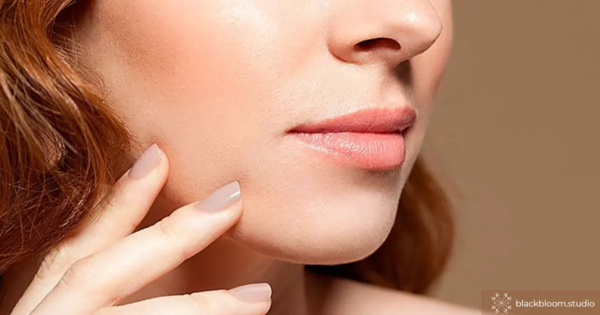 How to Restore a Pale, Uneven Lip Border with Lip Blush